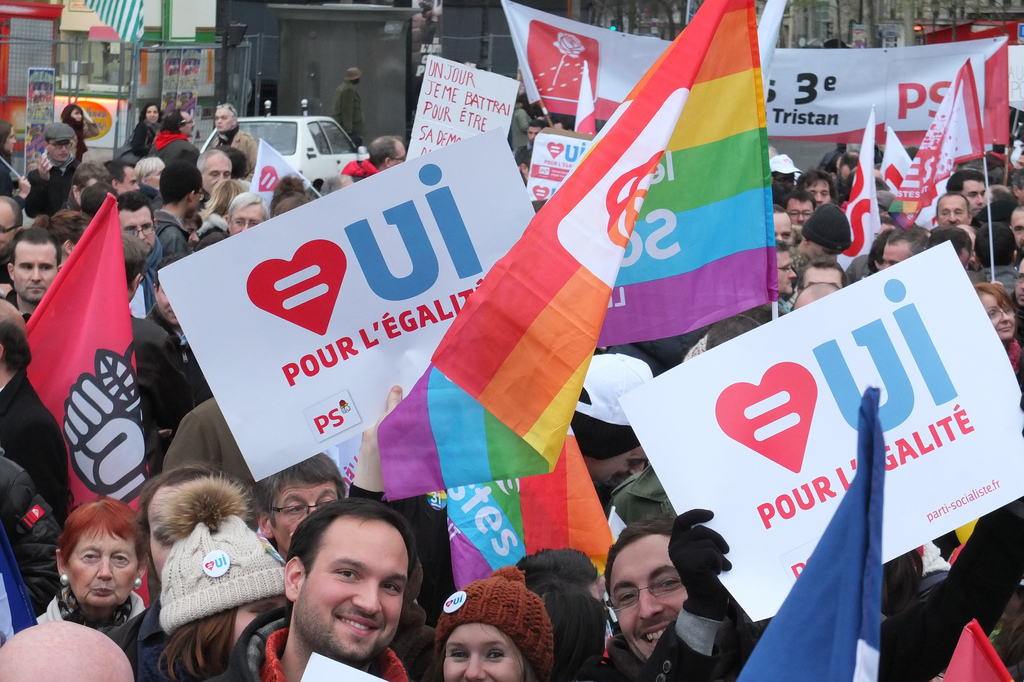 Pacte civil de solidarité (Pacs) - Familles LGBT